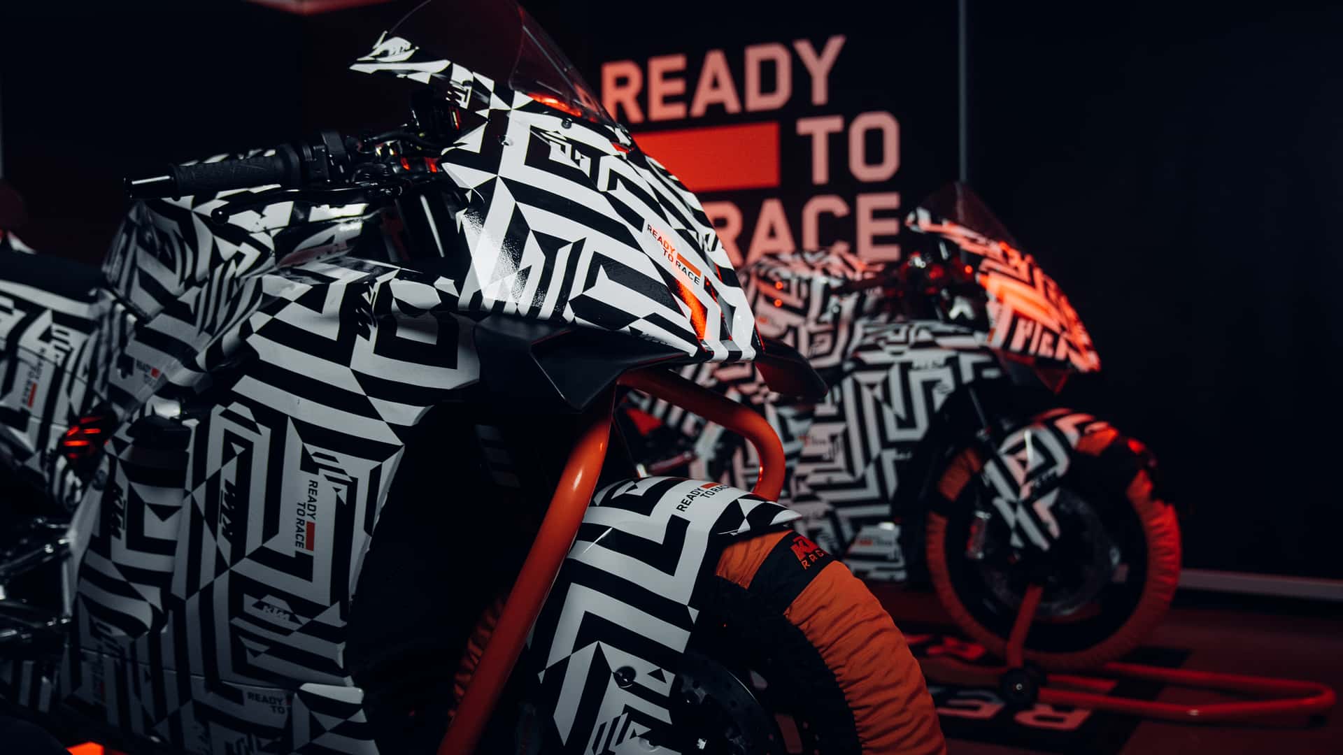 KTM Hadirkan Kembali Superbike Jalanan 990 RC R - GOLF TIMES